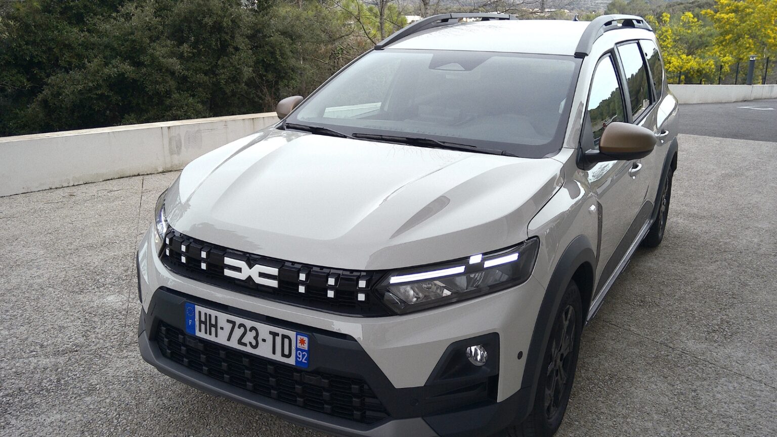 Teszt: a Dacia Jogger megújult (2026) – a hibrid változat